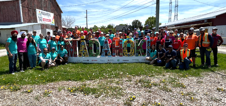 Algonquin College leads DARE6 volunteer day at the Mãdahòkì Farm ...